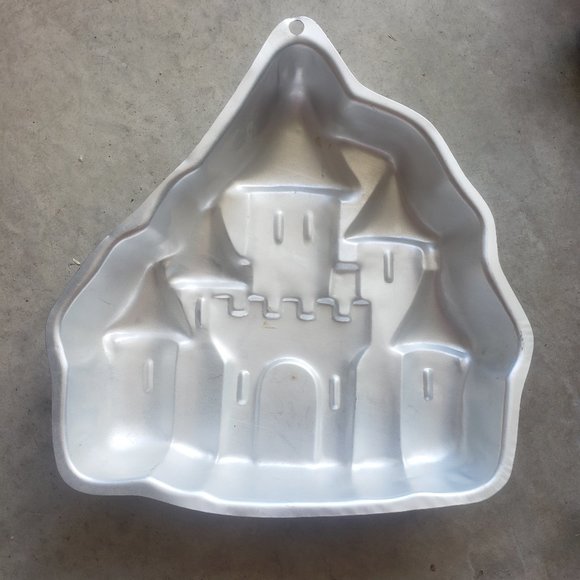 Wilton | Kitchen | Vintage 998 Wilton Enchanted Castle Cake Pan Used ...